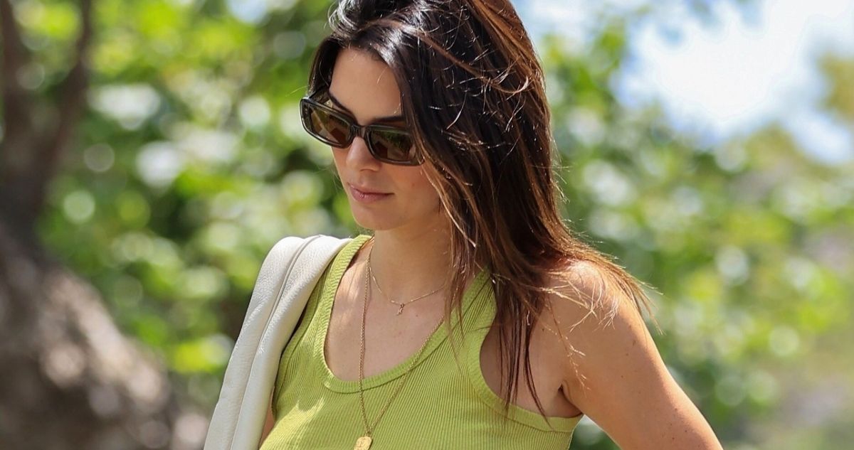 Kendall Jenner opet u istoj boji, ali ovoga puta u haljini od fortira ...