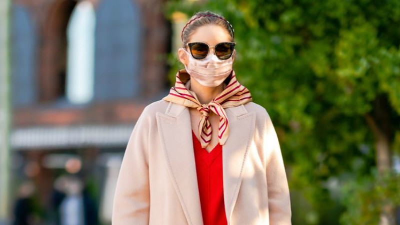 Match the mask: 8 poznatih ličnosti koje savršeno kombinuju maske sa ...