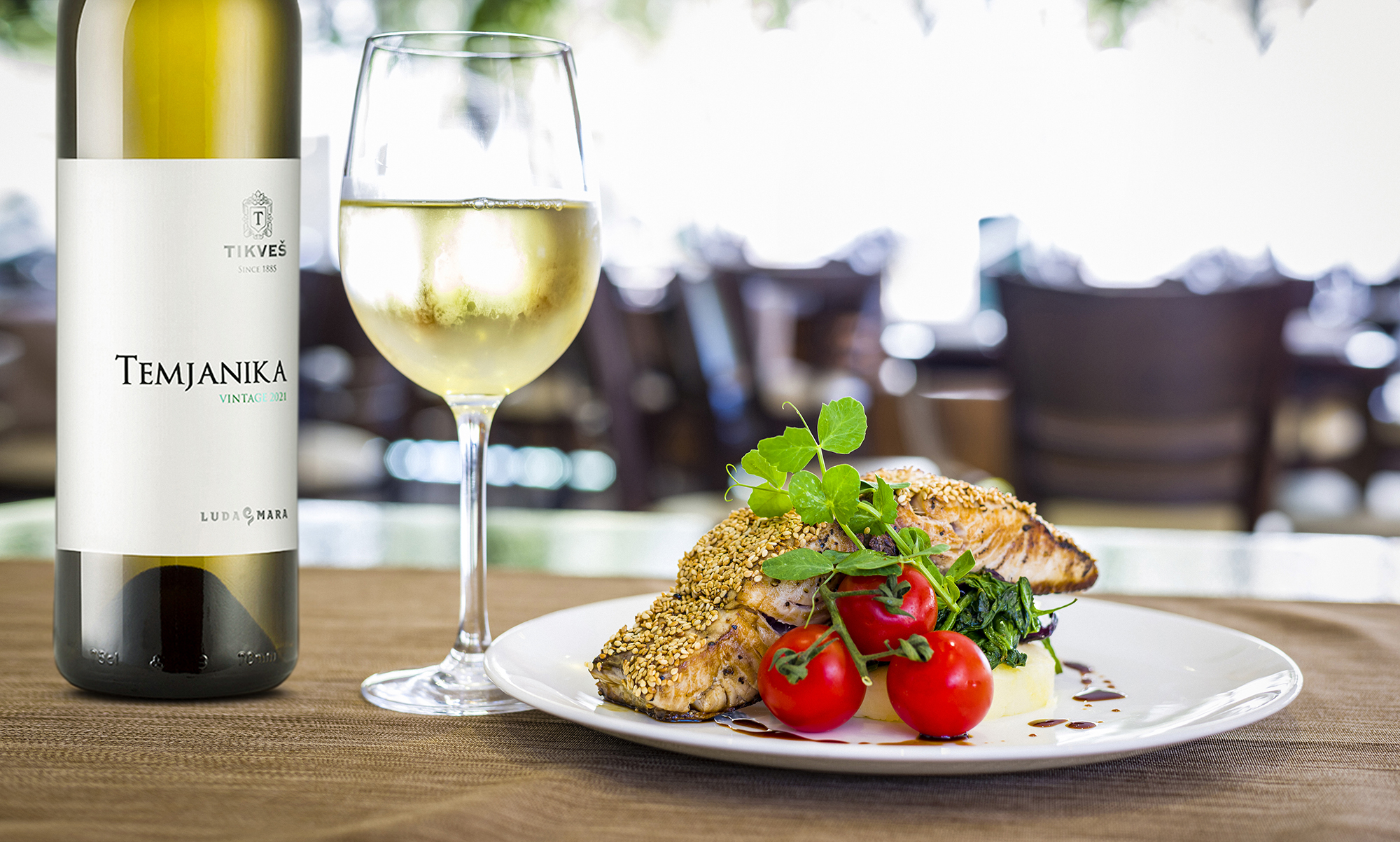 Zavirite u svet muskatnog mirisa vina Tamjanika Luda Mara - Harper's BAZAAR Srbija