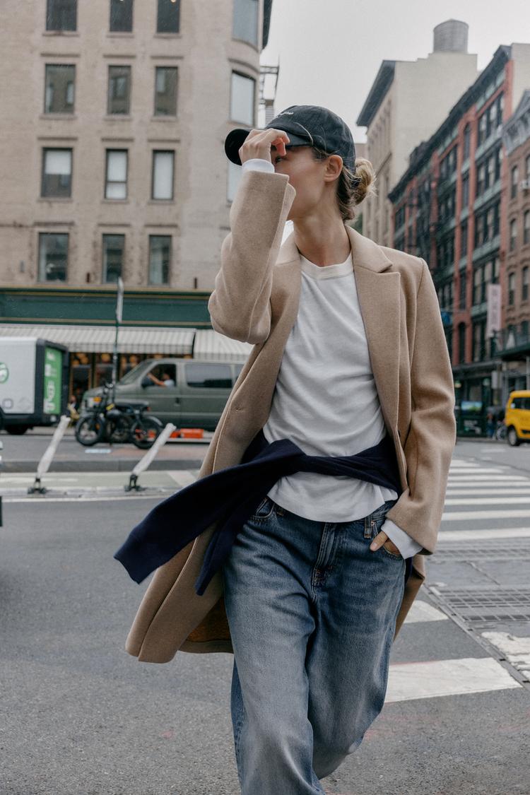 5 kamel kaputa koje nosimo tokom jeseni 2025.