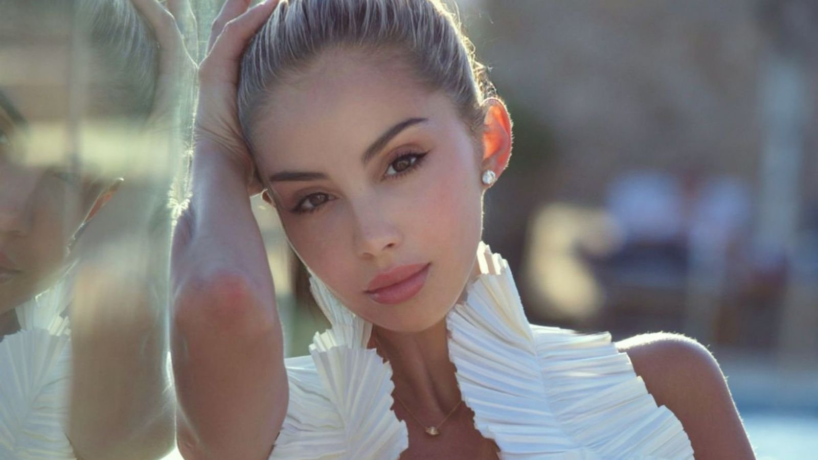 Alexa Dellanos: Summer Wind